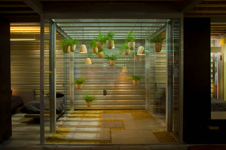 15 jardines en interior que se verán fabulosos en casas modernas