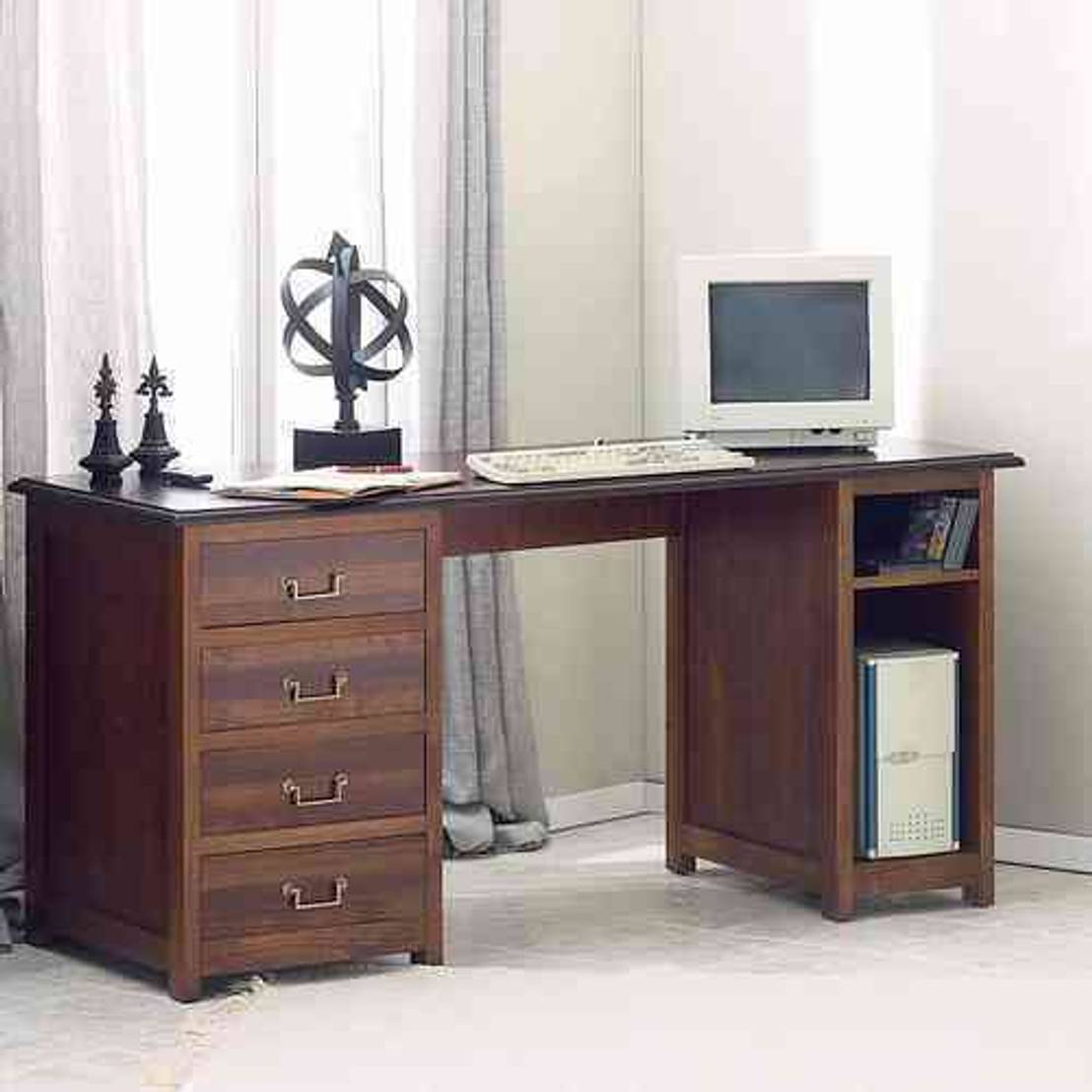 ESCRITORIO COLONIAL CON HUECO PARA ORDENADOR | homify