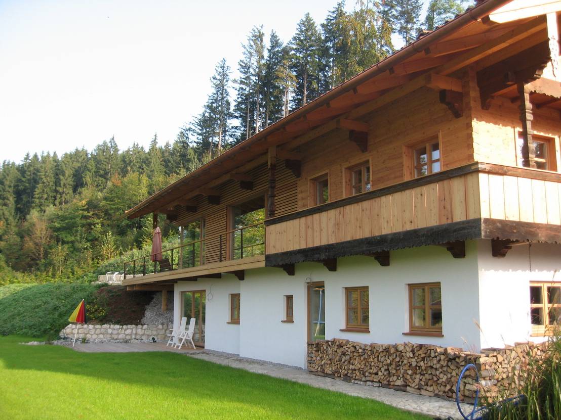 Wohnhaus am Ölbergring / Energetische Sanierung im Mangfalltal | homify Wohnhaus am Ölbergring / Energetische Sanierung im Mangfalltal | homify