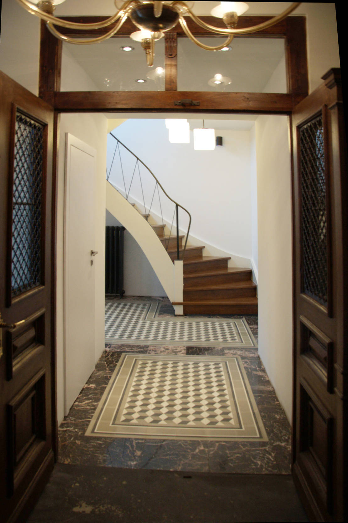 Eingang und Treppenhaus in Die Design Fabrik | homify