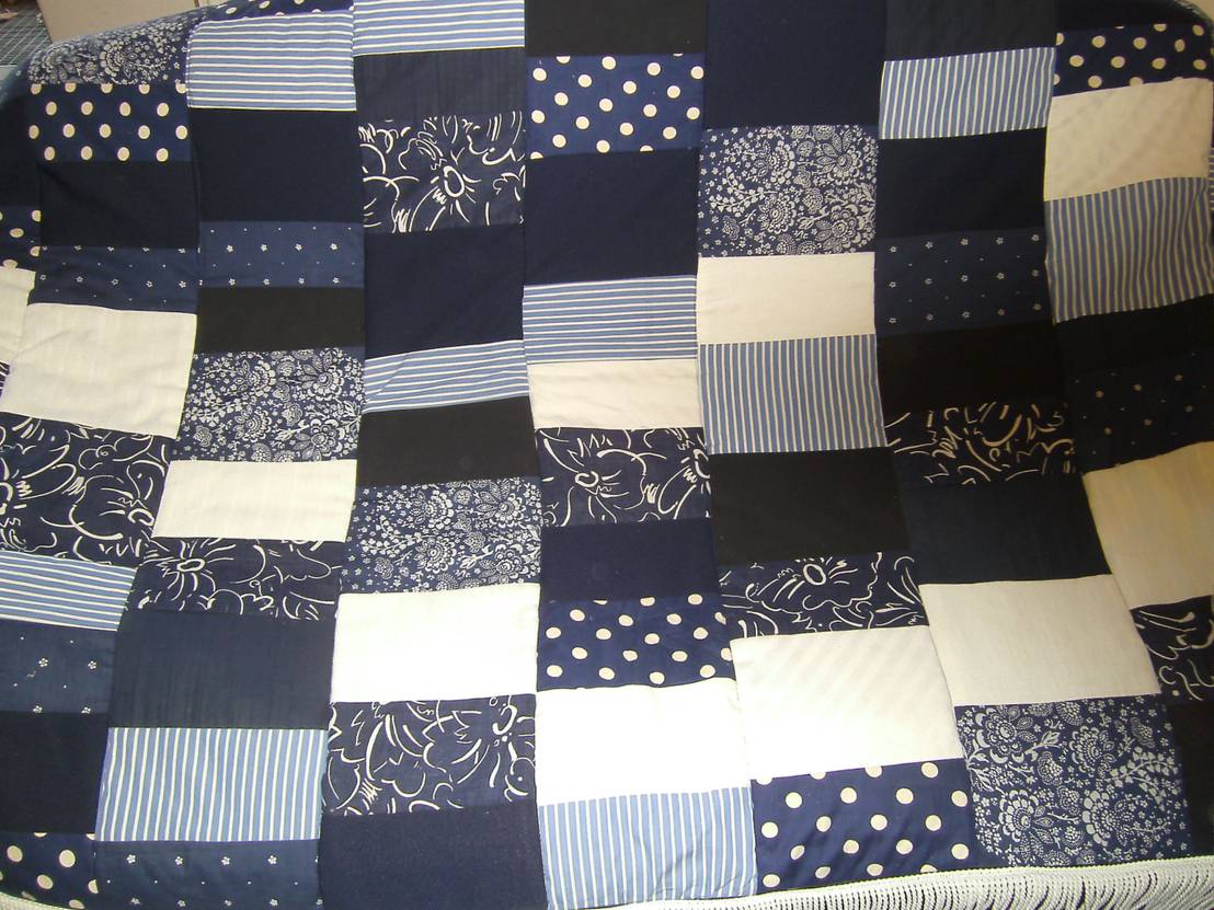 blau-weiße Patchworkdecke | homify