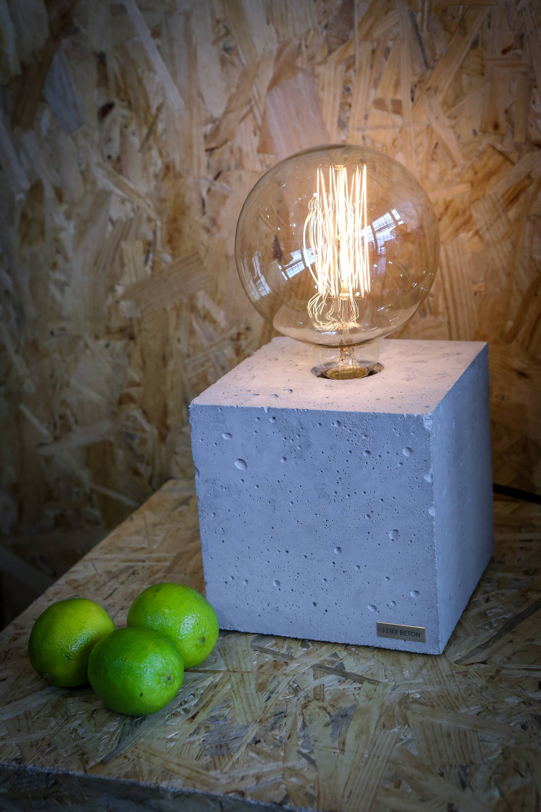 Lampa betonowa EDISON CUBE, profesjonalista: I LIKE BETON | homify