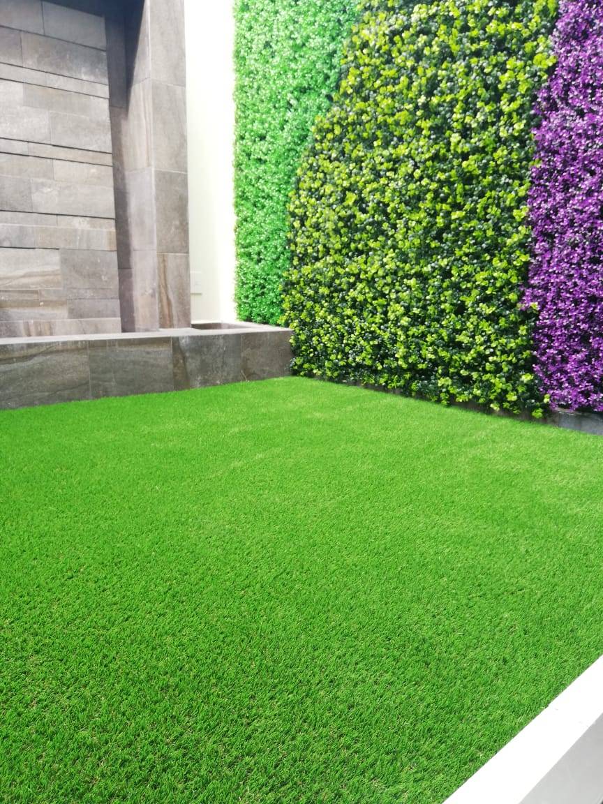 Muro Verde y Pasto Sintético | homify Muro Verde y Pasto Sintético | homify