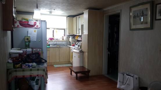 A sad apartment gets a joyful revamp | homify