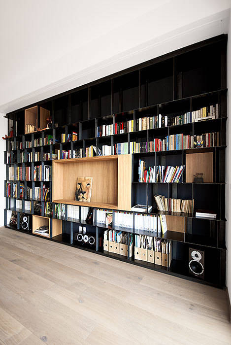 Iron and wood bookcase, lcarchitetti | homify