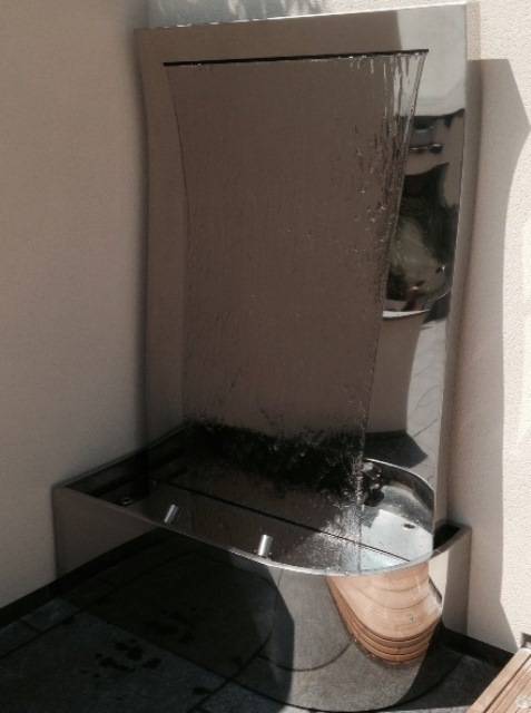 Curved water wall de yorkshire water features | homify