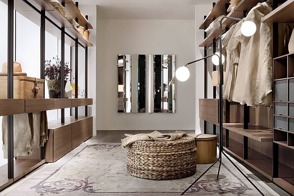 Hangar walk in wardrobe by lema | homify