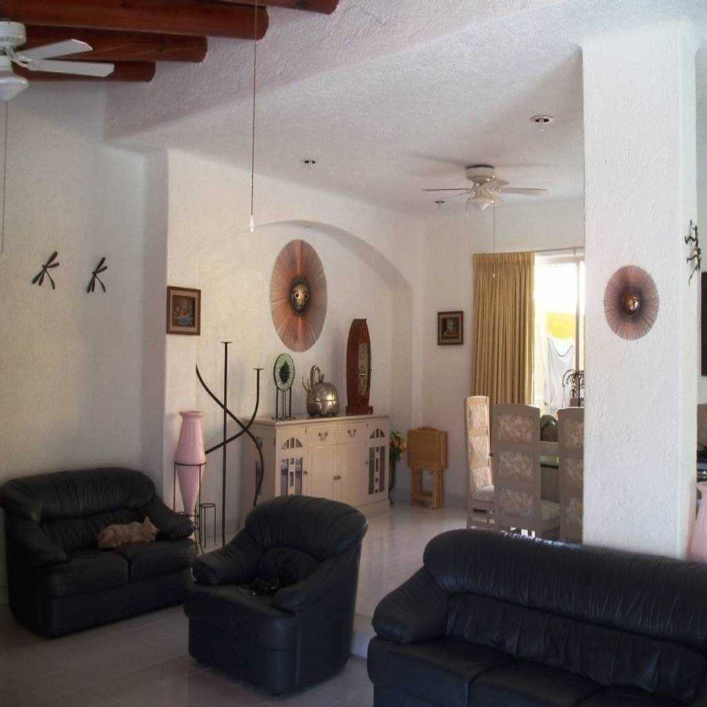 Vista de estancia y comedor en su estado original | homify