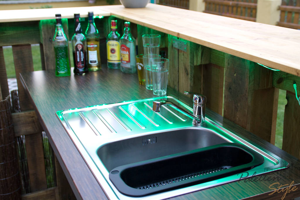 Palettenbar/cocktailbar „skyline“ paletten-style multimedia-raummöbel ...