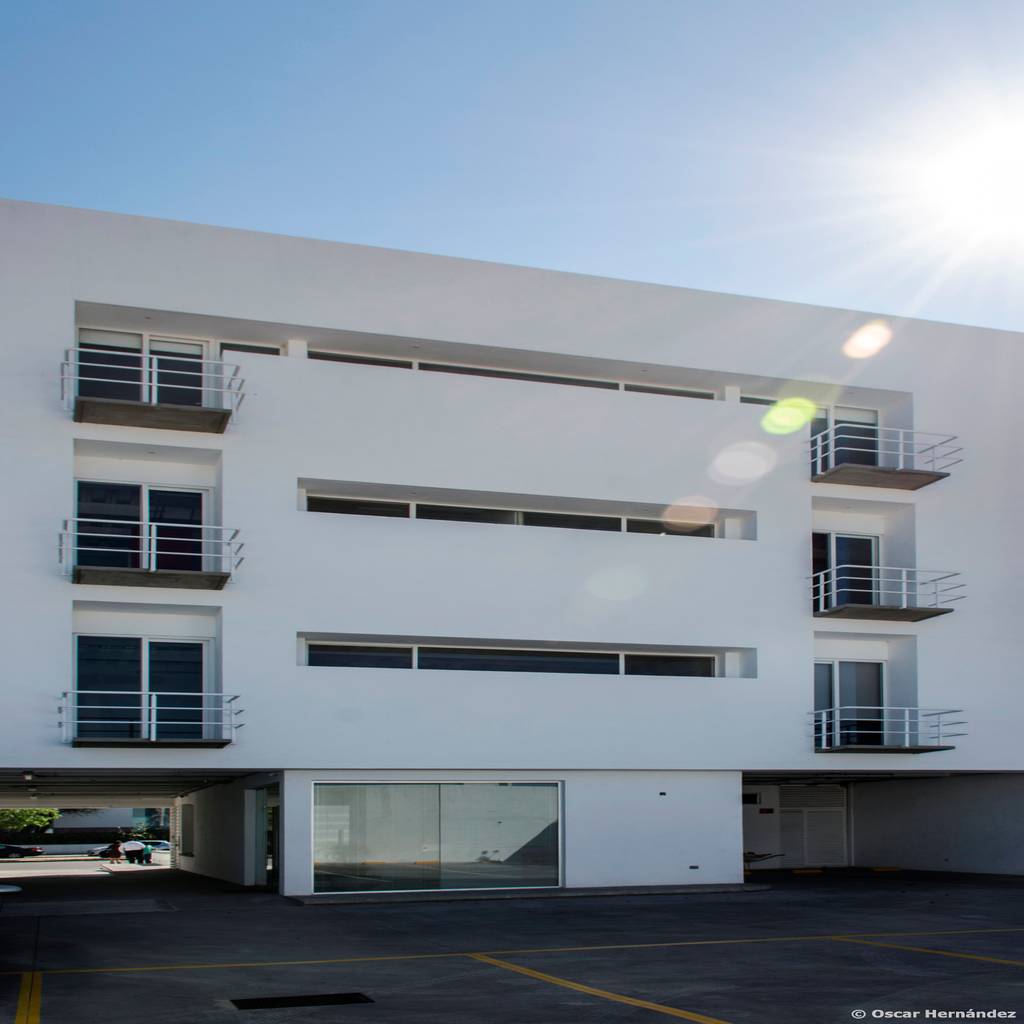 Edificio independiente / javier villalobos / grupo v, oscar hernández - fotografía de ...