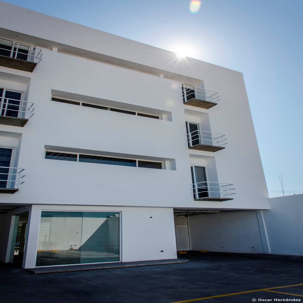 Edificio independiente / javier villalobos / grupo v, oscar hernández - fotografía de ...