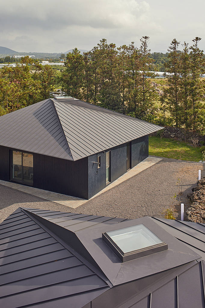 Triple triangle house, studio 李心田心 스튜디오 이심전심 건축사 사무소 | 호미파이 & homify