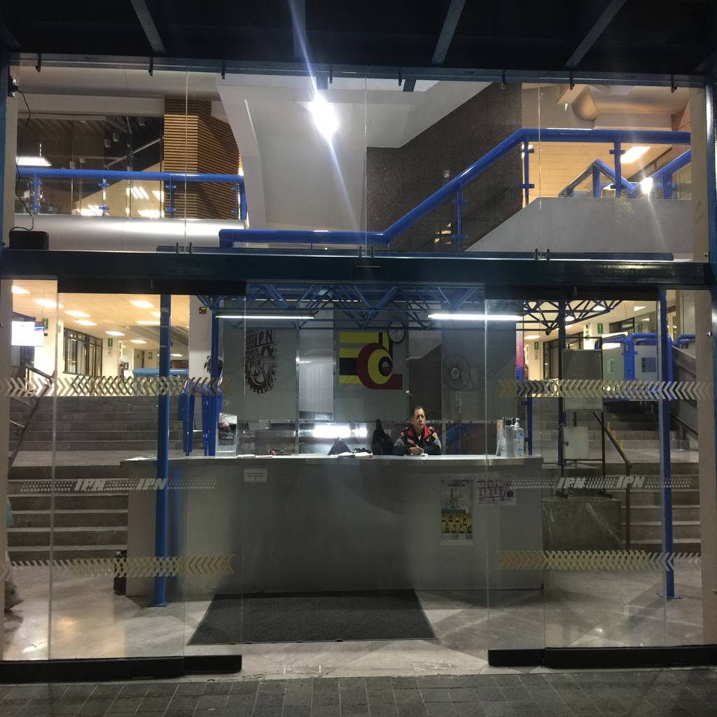 Inicio de funcionamiento de entrada principal del cic ipn. puerta ...