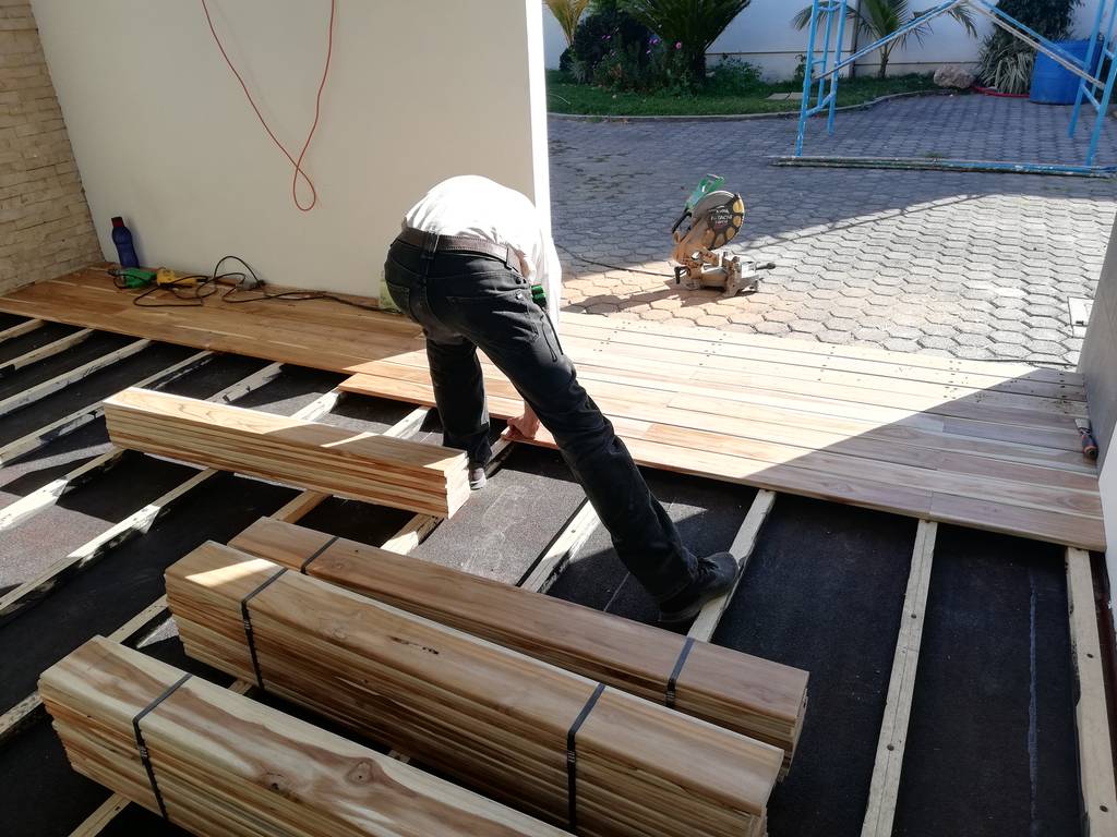 Colocación de deck teka. | homify