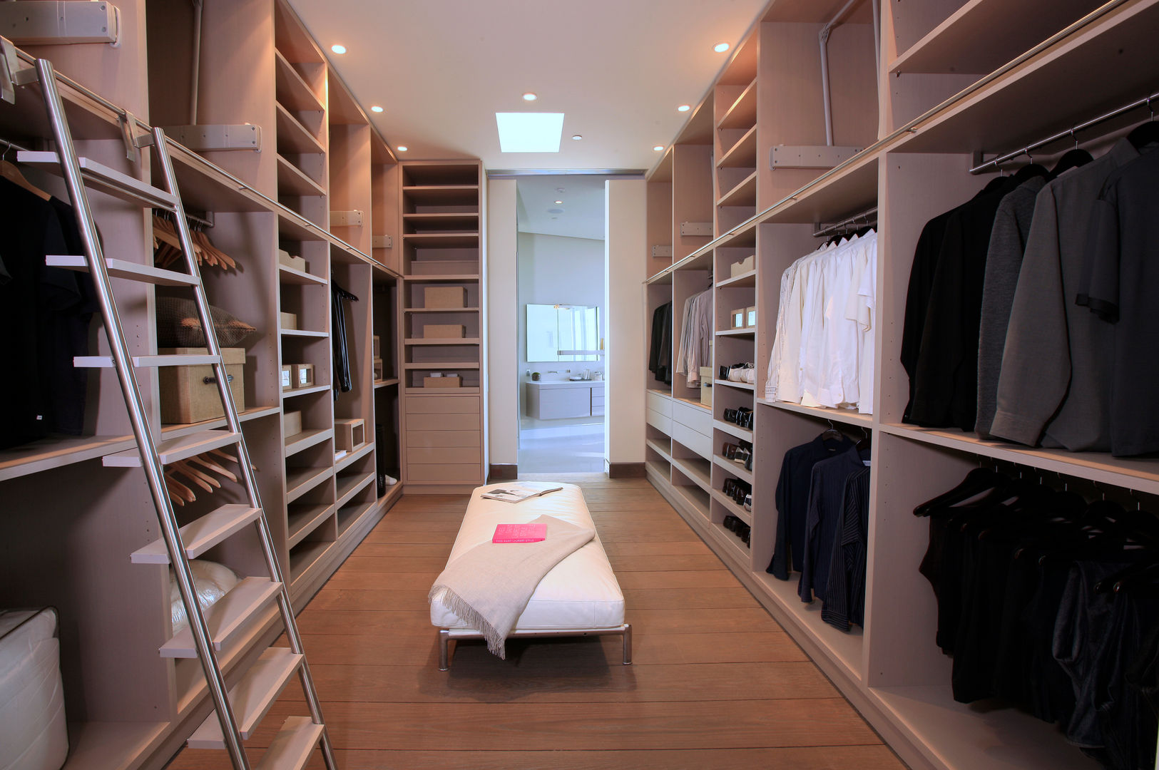 Seberapa Besar Ukuran Walk-In Closet? | homify