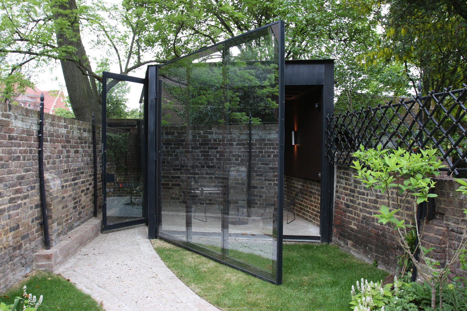 10 erschwingliche Gartenhäuser aus alten Containern | homify