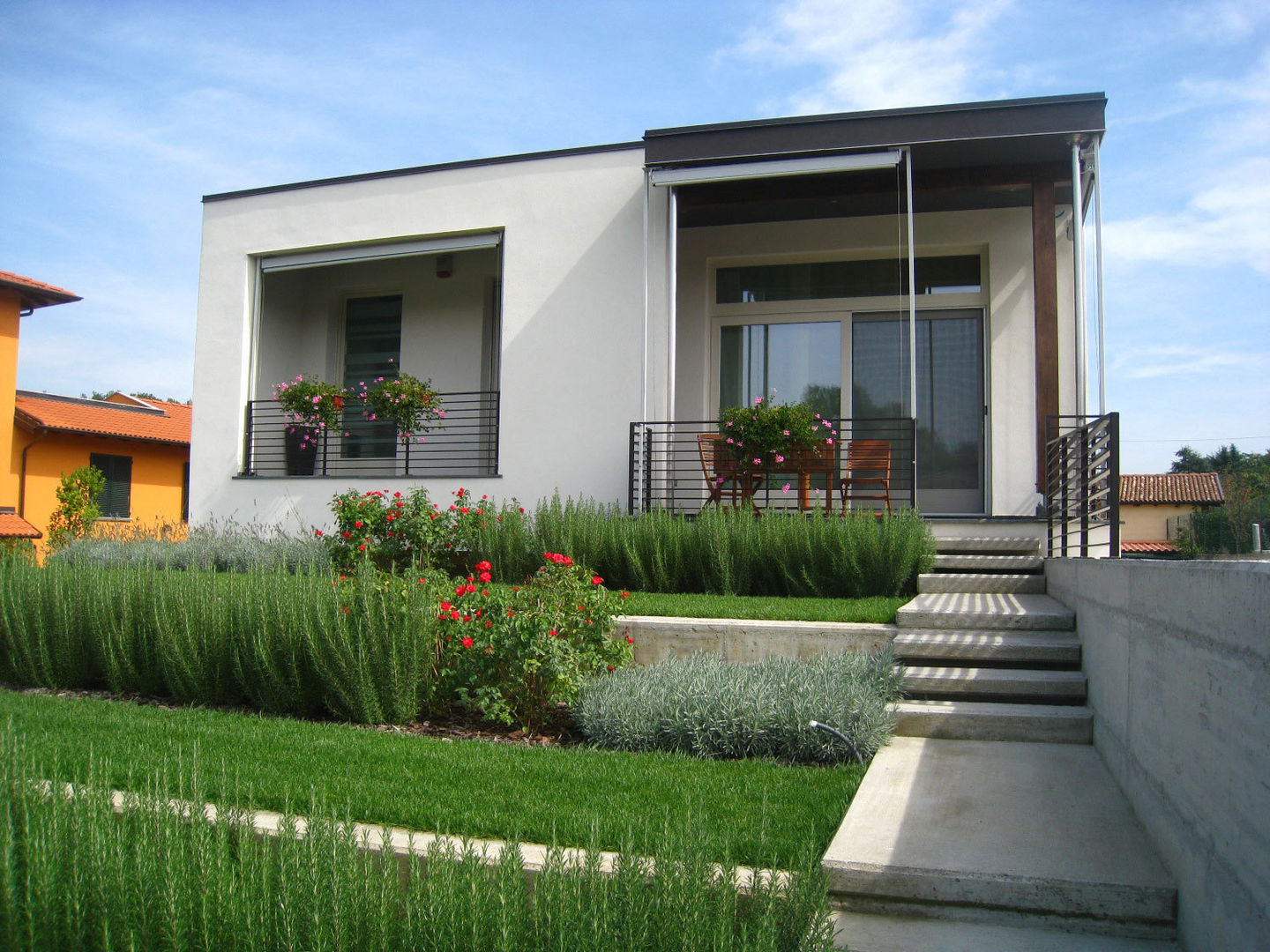 9 BIG benefits of living in a small house | homify