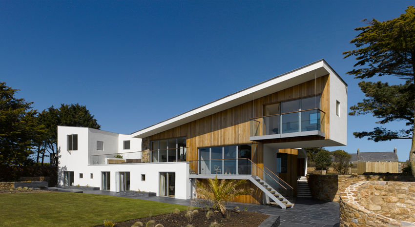 This Stunning Island Home Embraces The Sea | homify