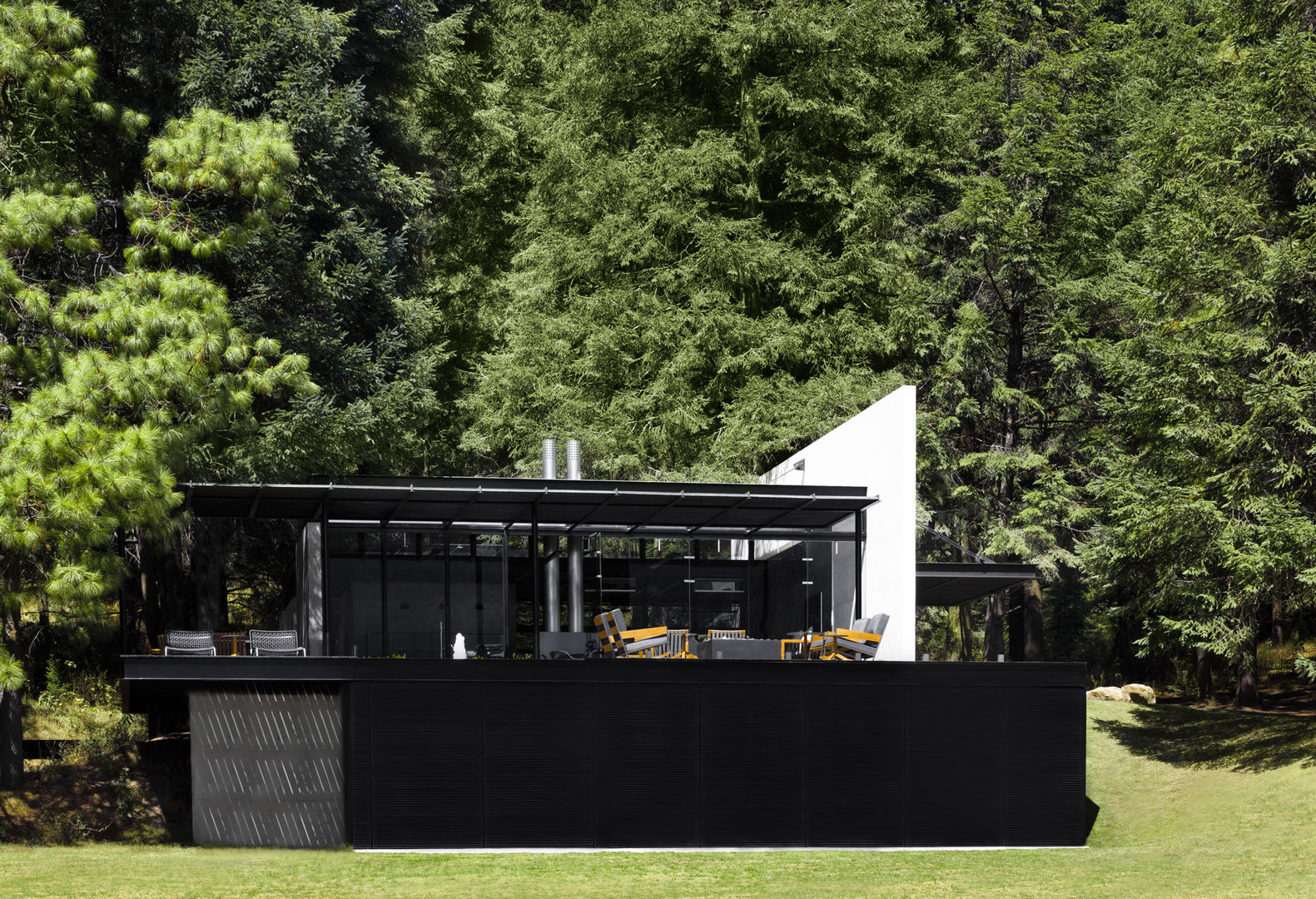 A utilitarian structure in the forest | homify