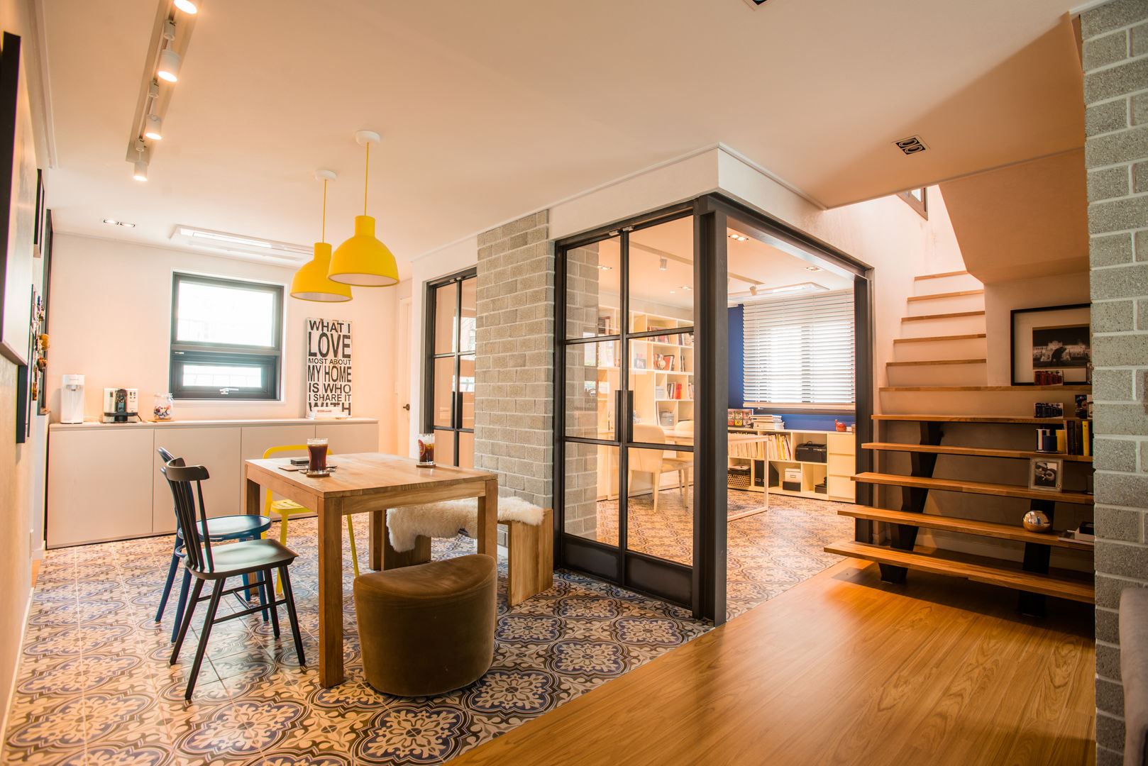 A Funky Contemporary Apartment | homify