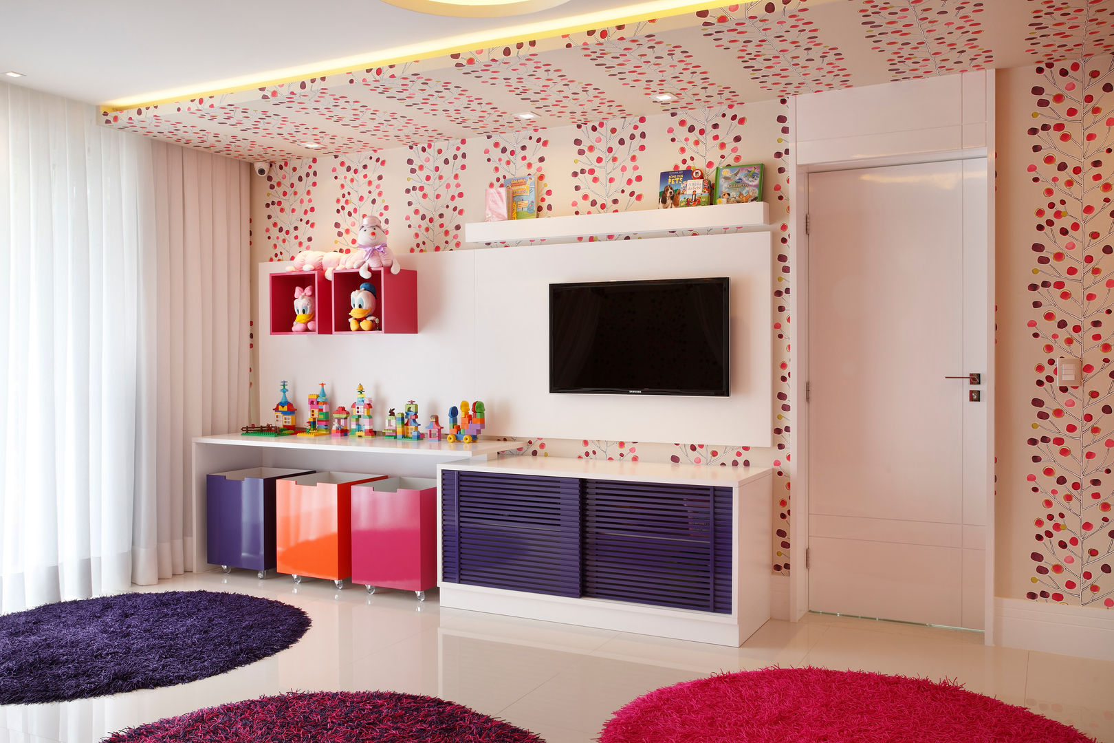 Painel de TV para quarto: vantagens de ter e +18 modelos para inspirar ...