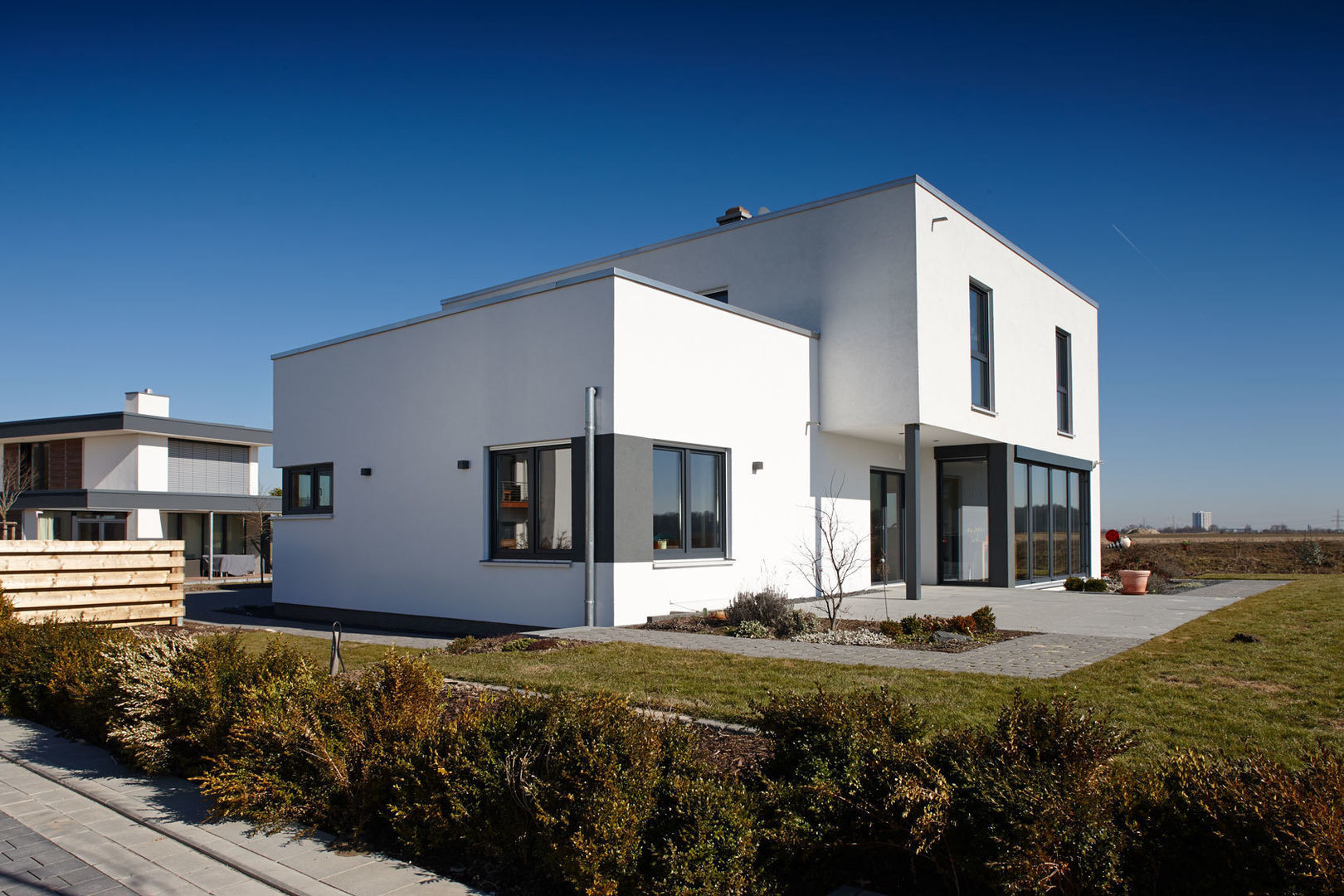 A glossy home of modern contrasts | homify