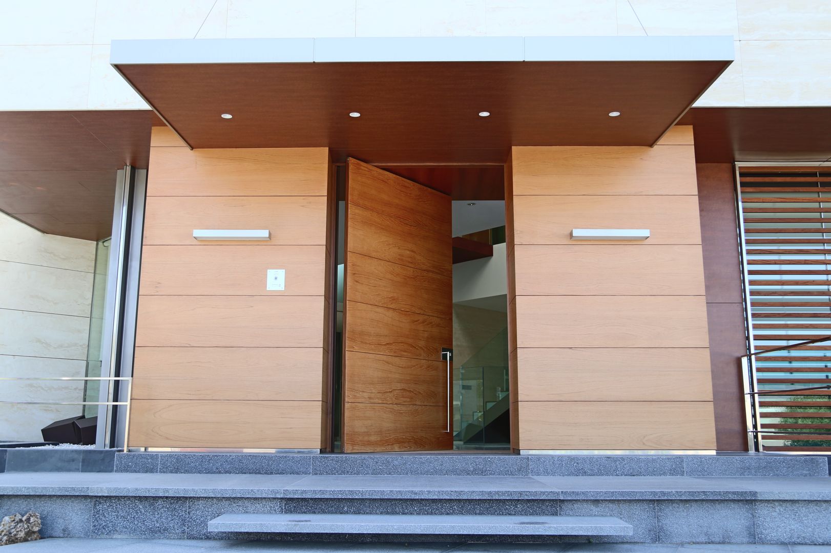 6 Ideas for a stunning entrance door | homify