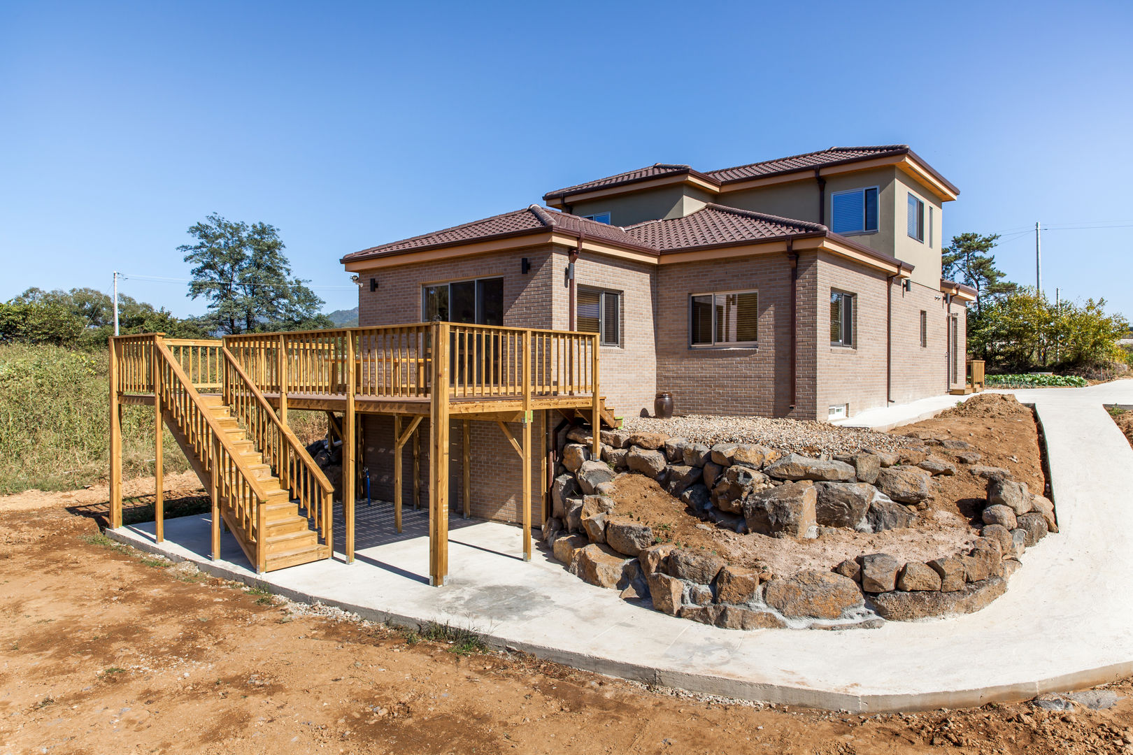 A modern brick home for Japanese family life | homify