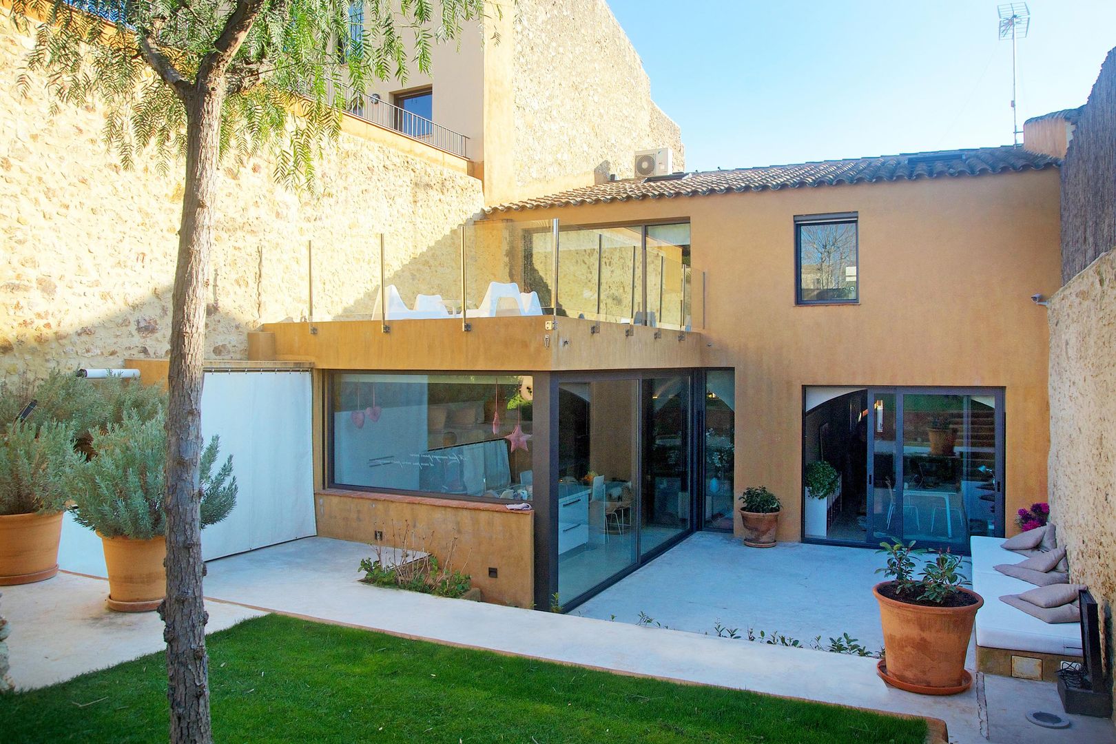 The rustic home with hidden vaults | homify