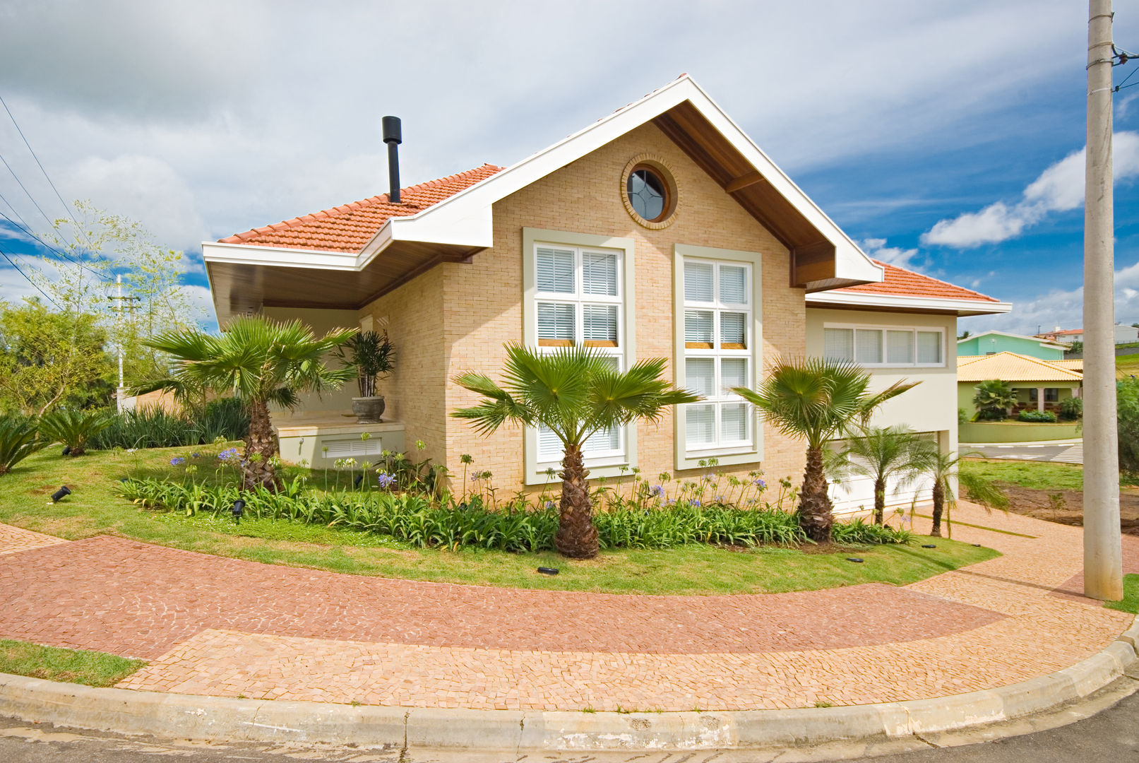 A cute hillside home perfect for a big family | homify