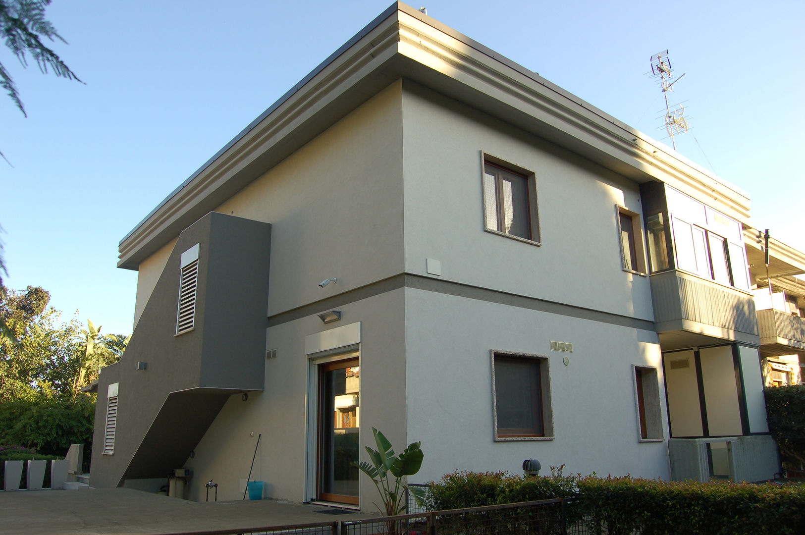 A contemporary two-storey Italian home | homify