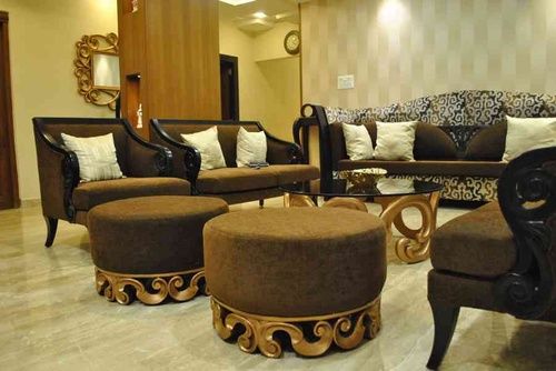 A house with a royal vibe and modern interiors | homify