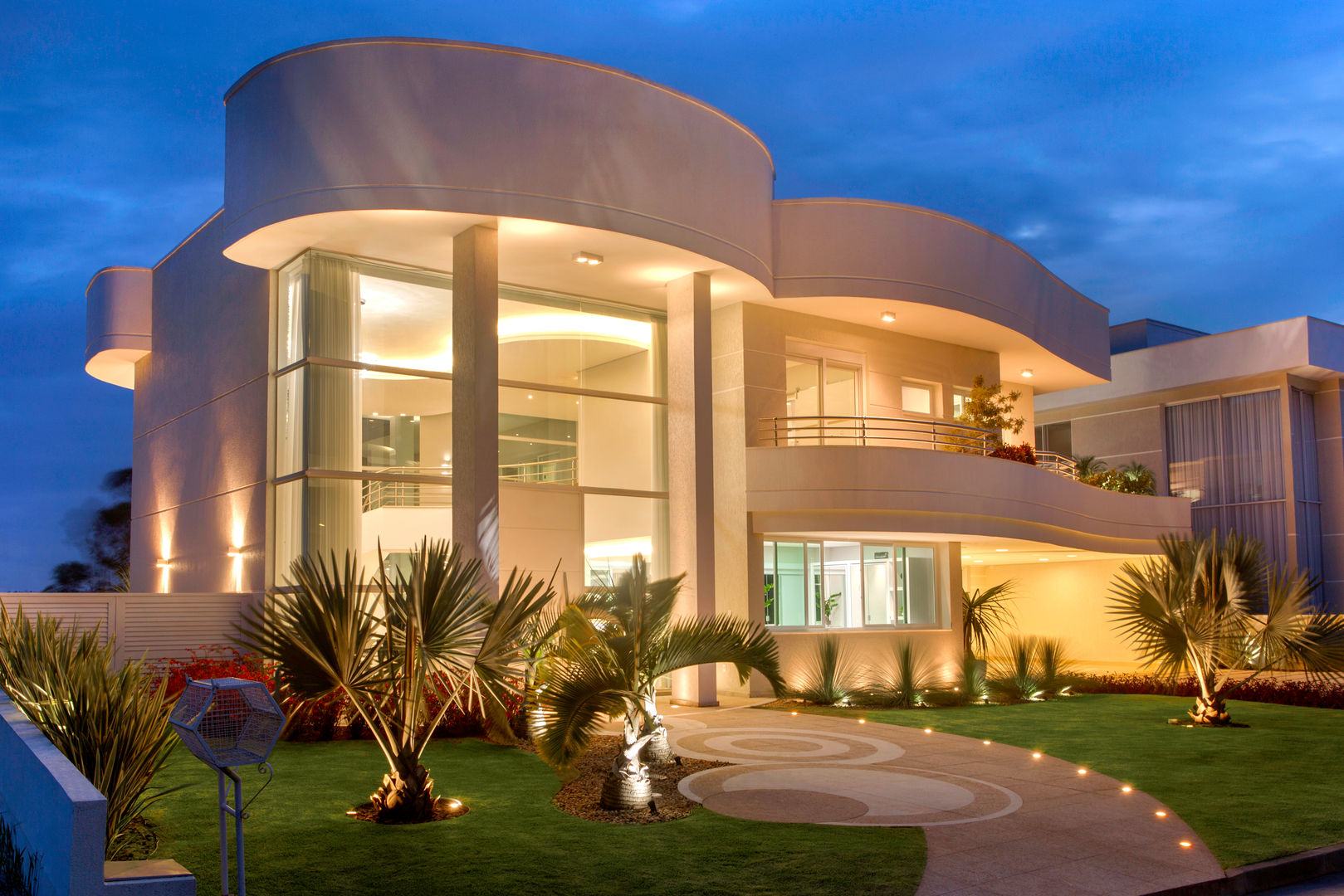 Houses: 13 houses with gorgeous front entry paths | homify