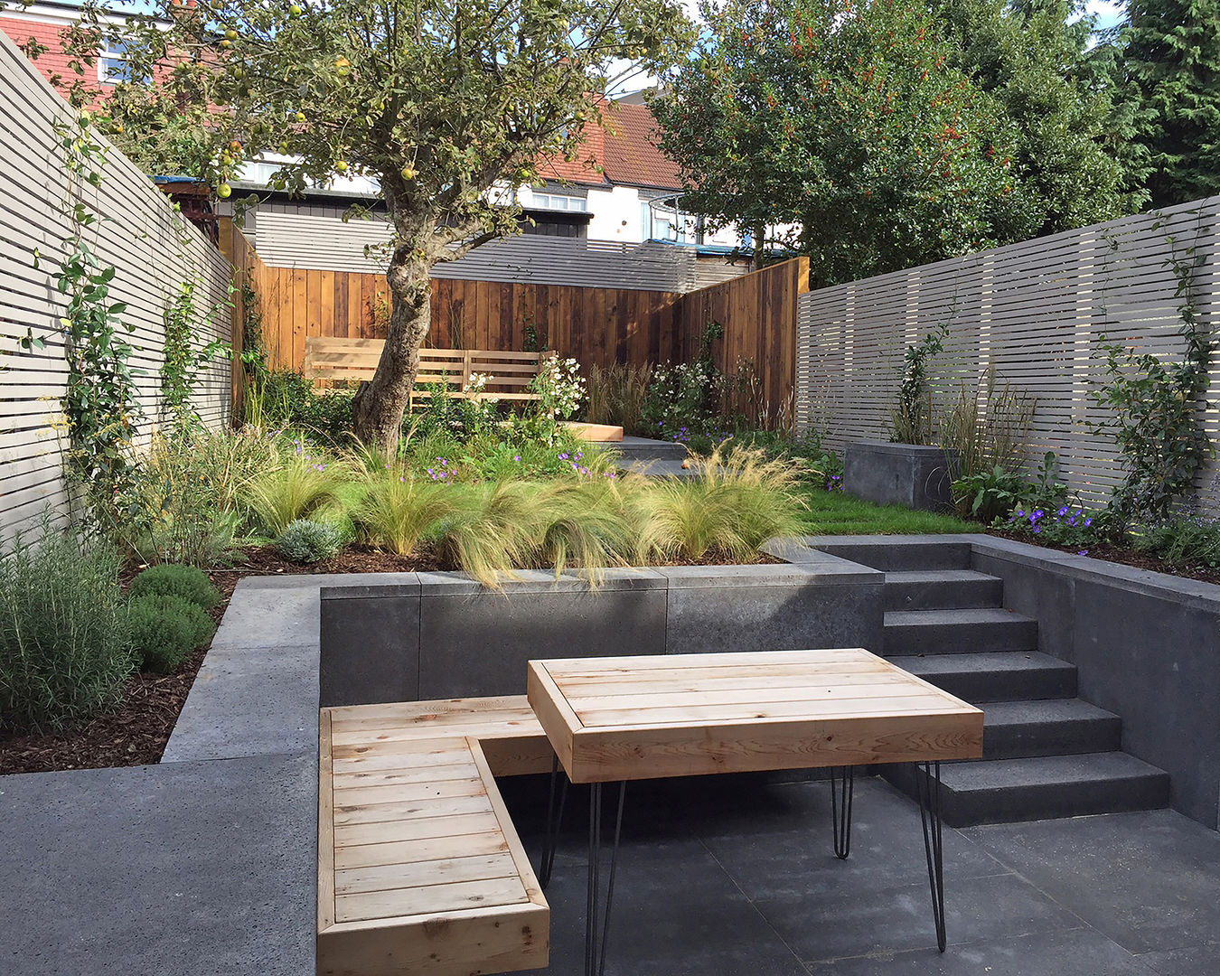 9 ideas for a garden table in a small space | homify