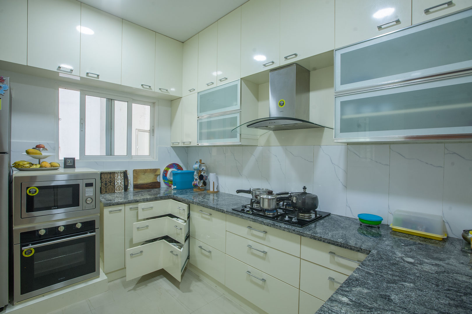 How do I design kitchen corner cabinets to optimise space? | homify