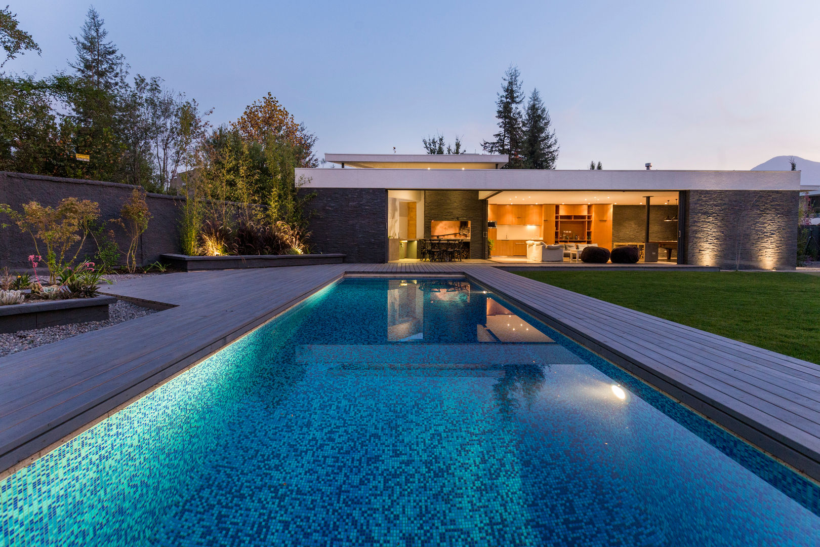 Arquitectura y diseño de quincho y piscina en Lo Barnechea | homify