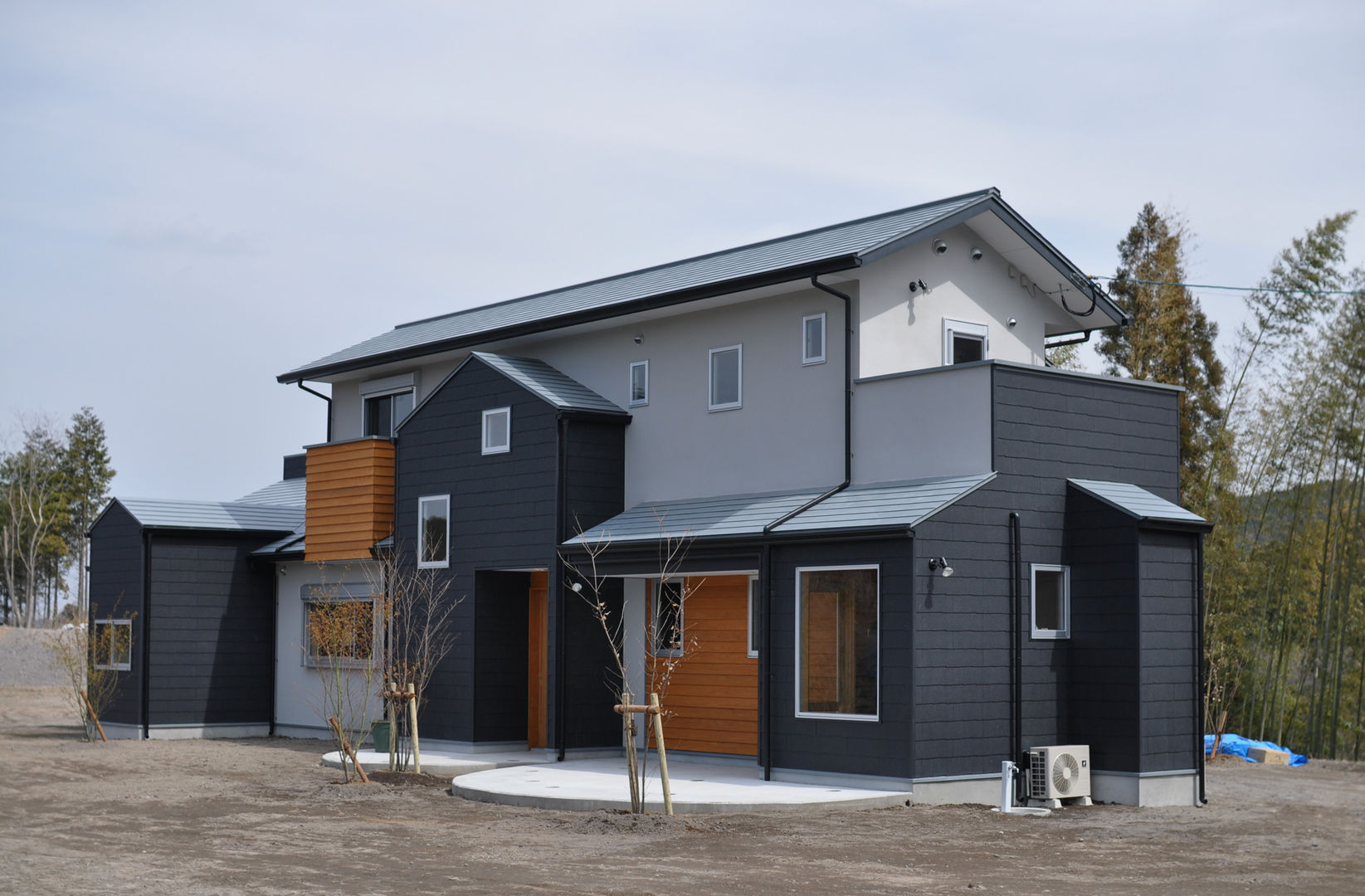A simple Japanese house set against a charming landscape | homify