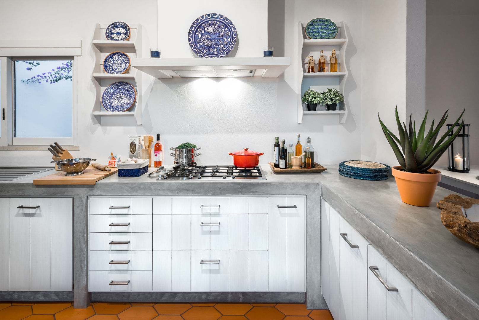 11 Cozinhas sem Armários Superiores para se Inspirar a Seguir a ...