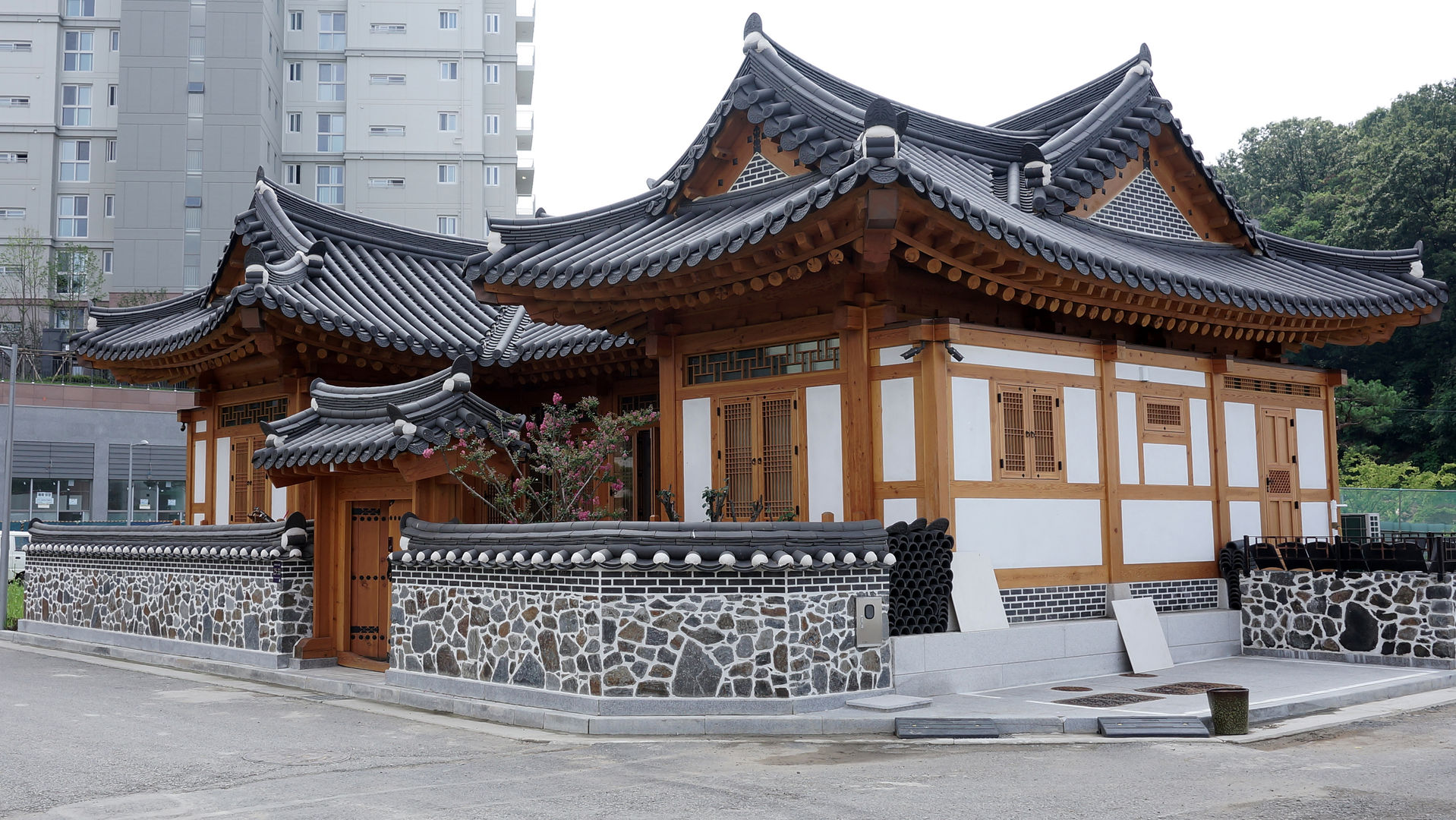 전통 한옥 요소와 현대 건축의 만남: 오래된 미래를 짓다 | 호미파이 & homify