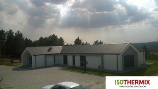 Isothermix: casa ecológica que se envolve com a natureza | homify