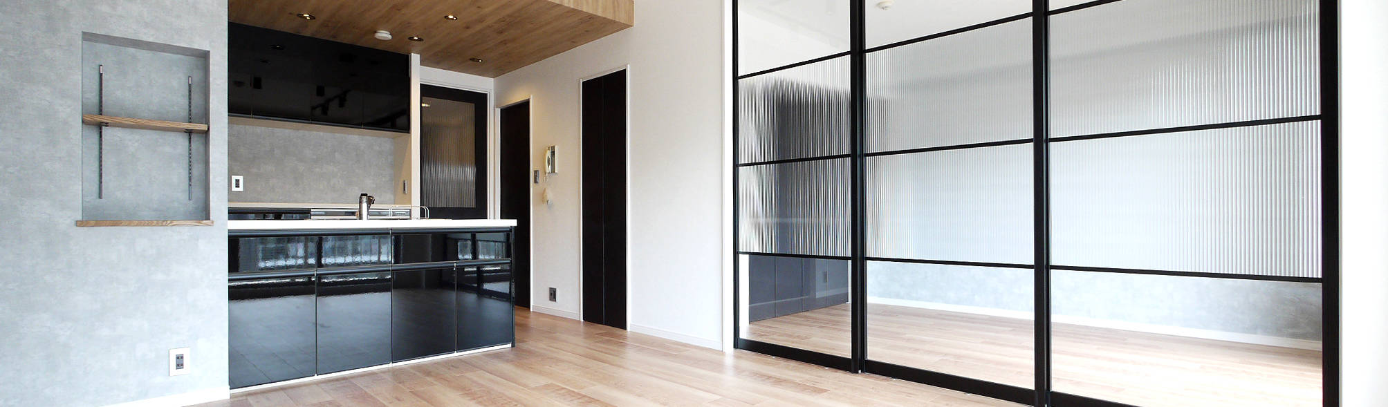 ミックスカラーの個性あふれる内装に | homify
