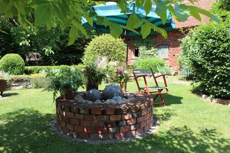 DIY: Building a brick well from old materials | homify