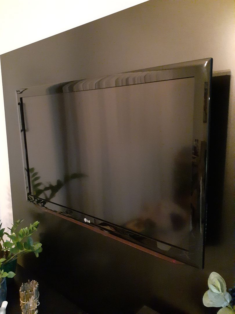 DIY Tutorial On How To Clean A Flat or LED TV Screen At Home | homify