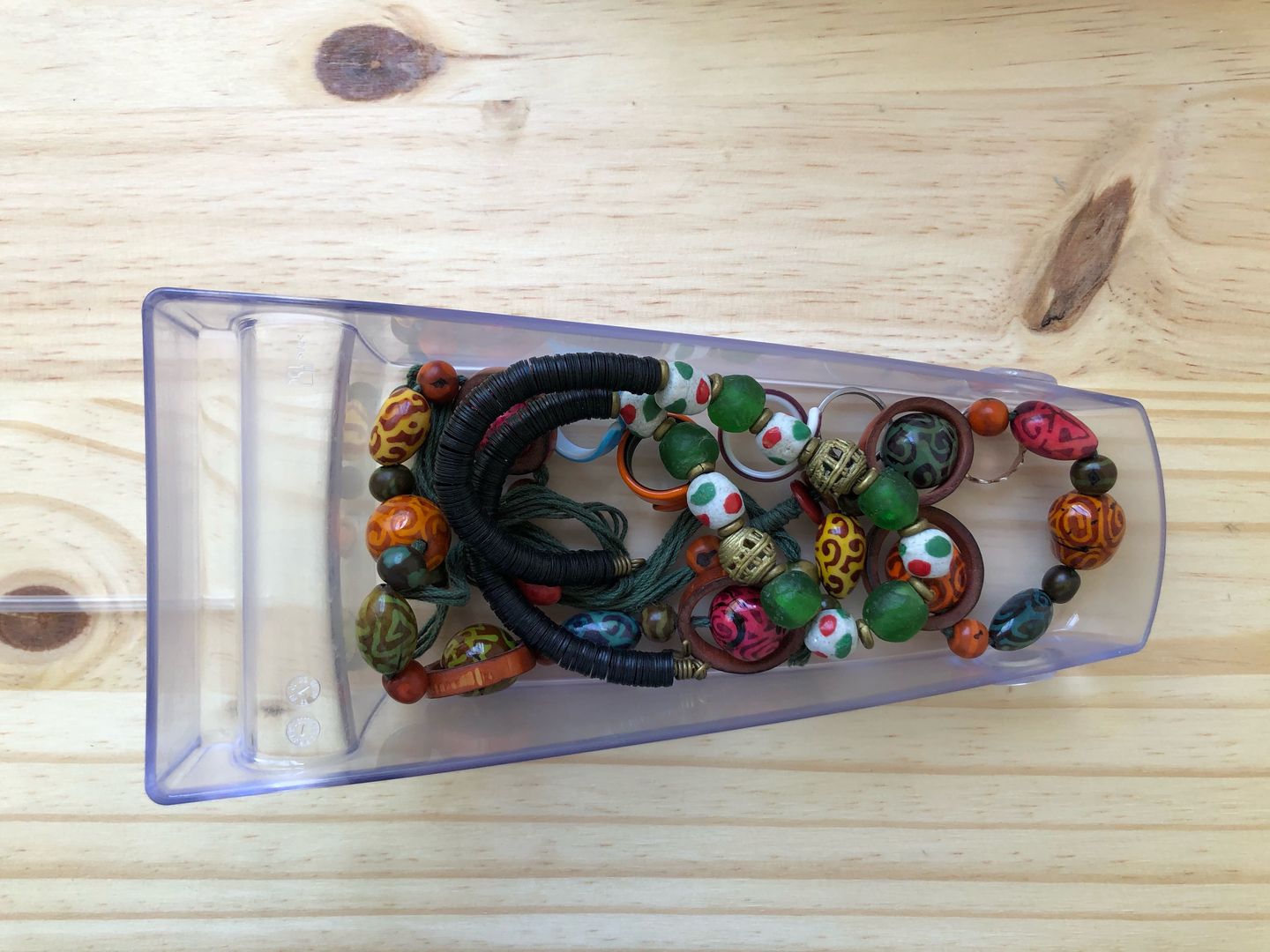 Einen DIY-Ohrringhalter aus einer Käsereibe in 3 Schritten selbst ...