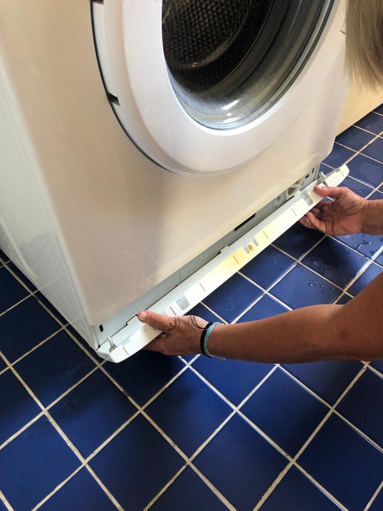 The 10 DIY Guides To Cleaning Your Washing Machine Filter | homify