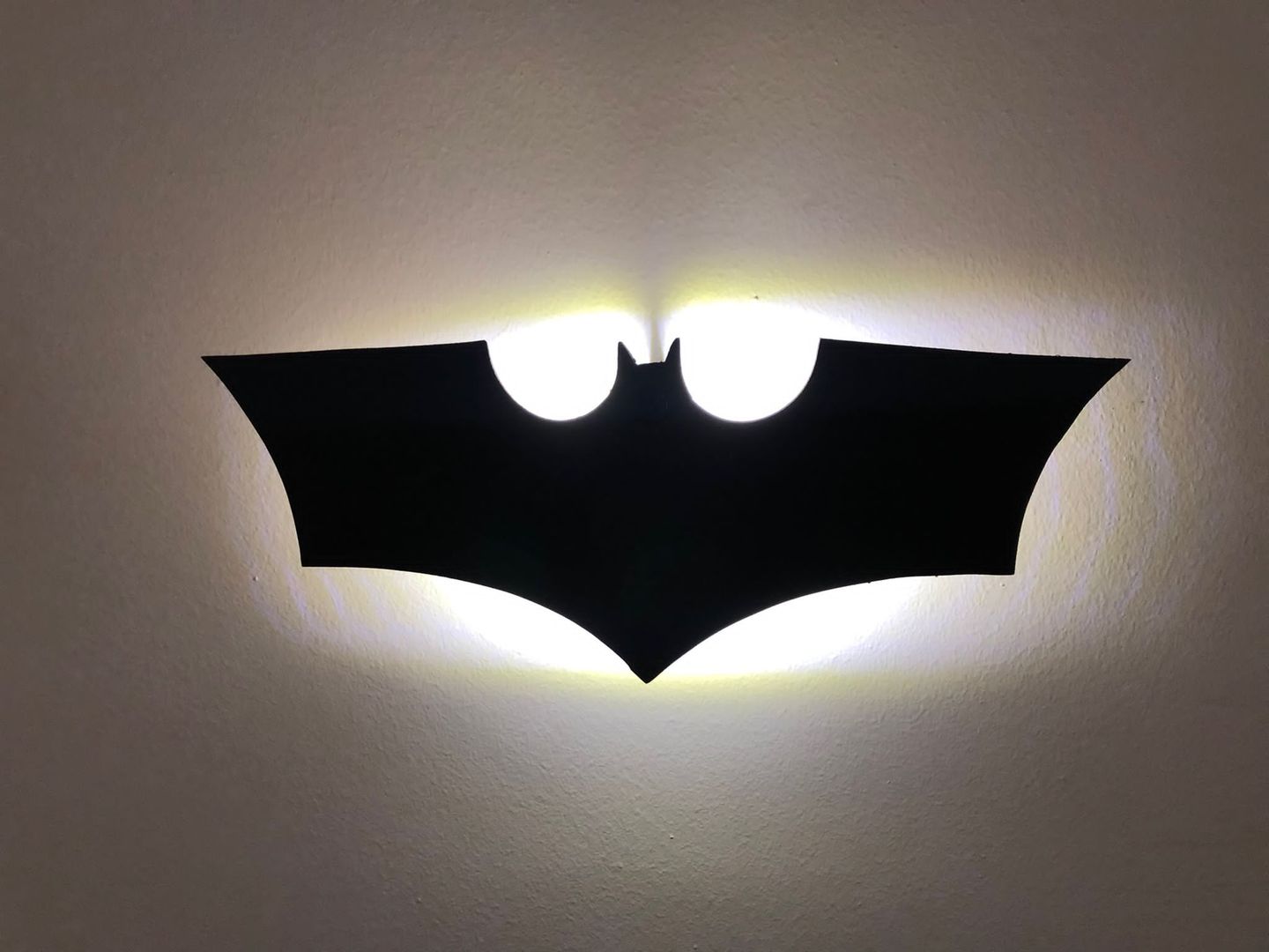 How To Make A DIY Batman Wall Lamp In 18 Steps | homify