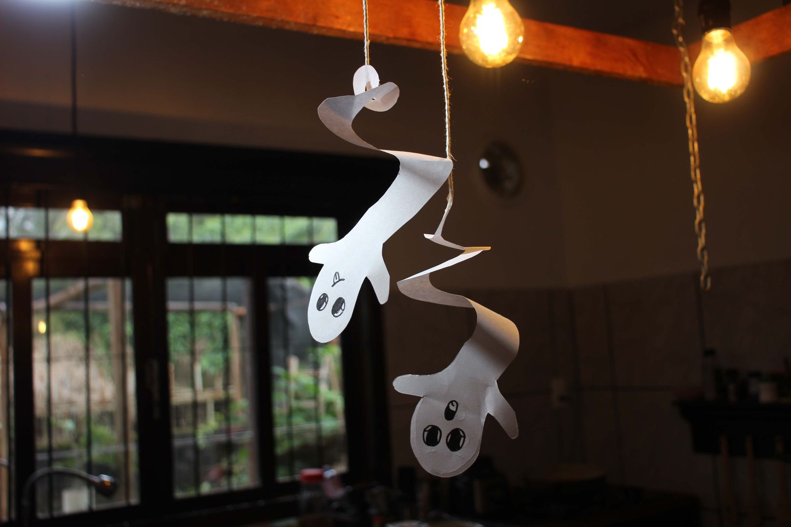 Make A DIY Hanging Ghost Using These 8 Steps| A Halloween Homify ...