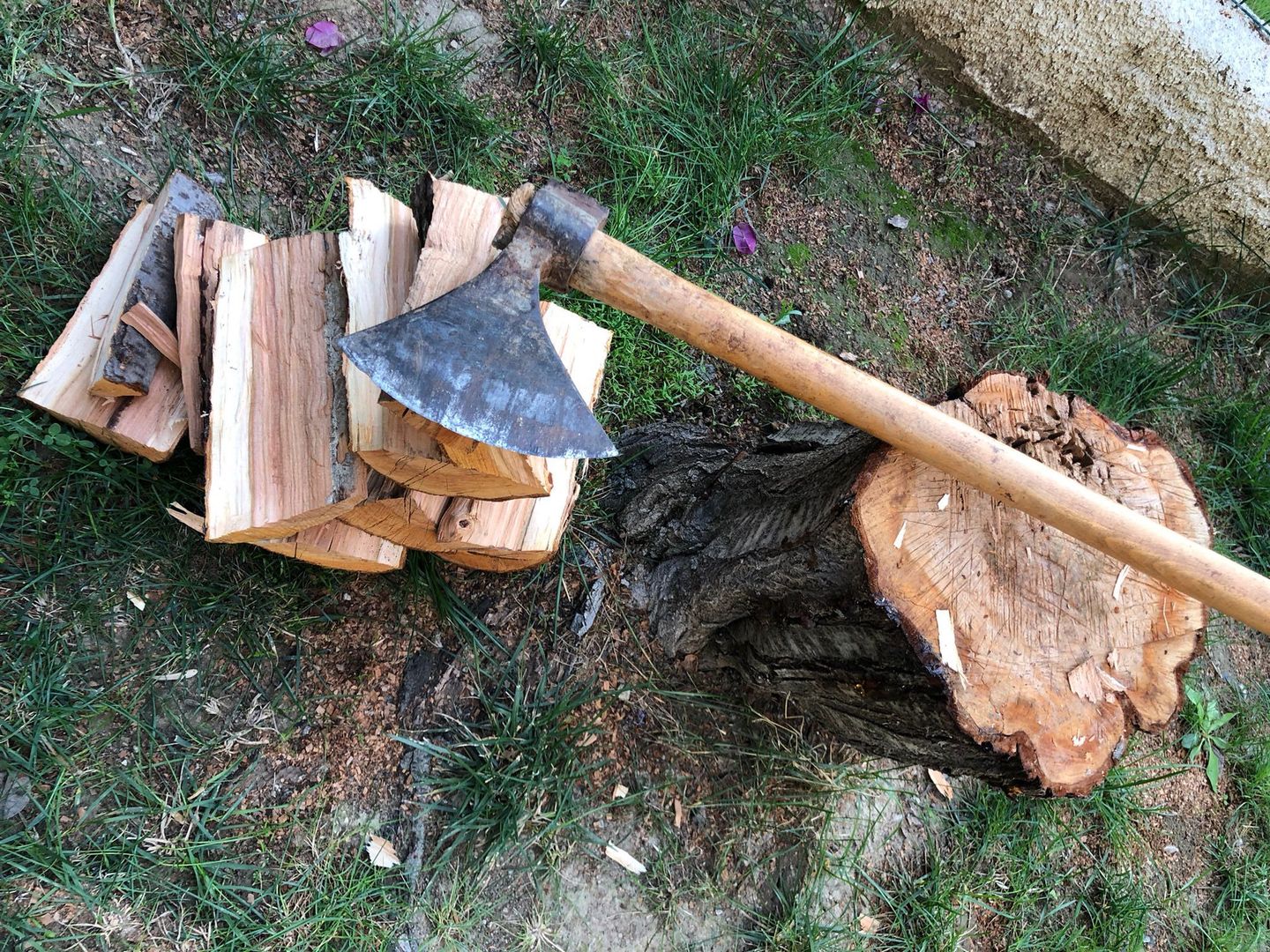 16 Steps to an Amazingly Easy Wood Chopping Tutorial | Easy Side Tips ...