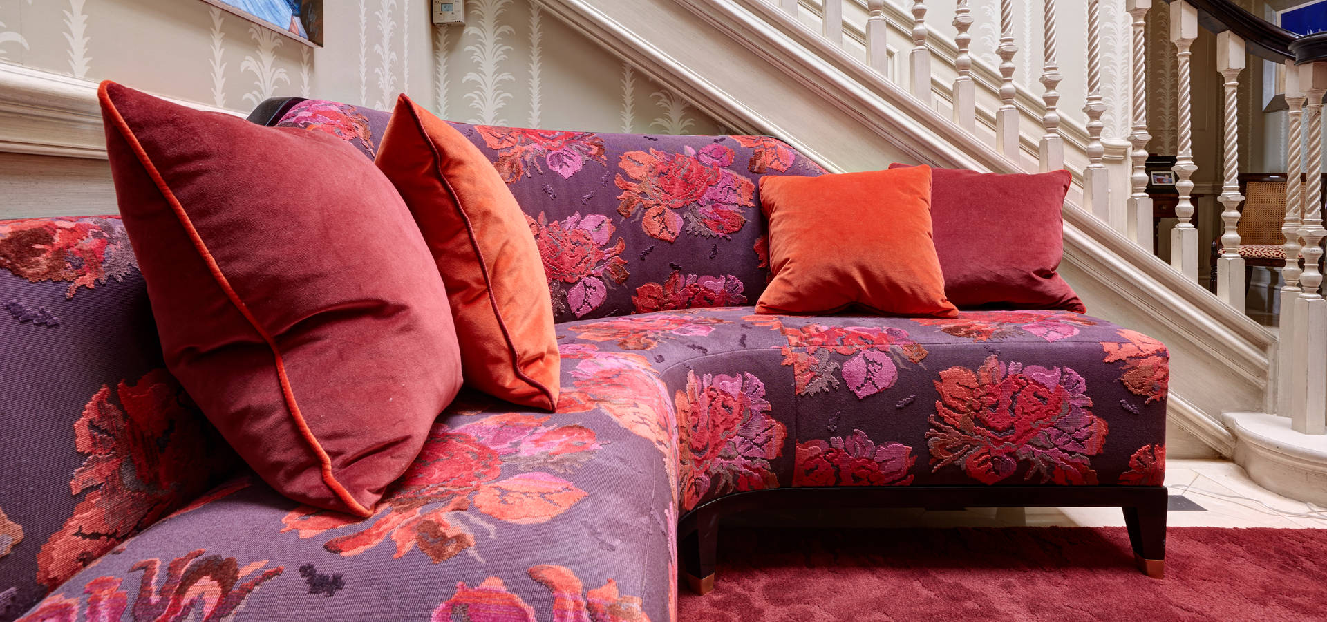 White Linen Interiors Ltd – St Margarets: Dekoratörler | homify