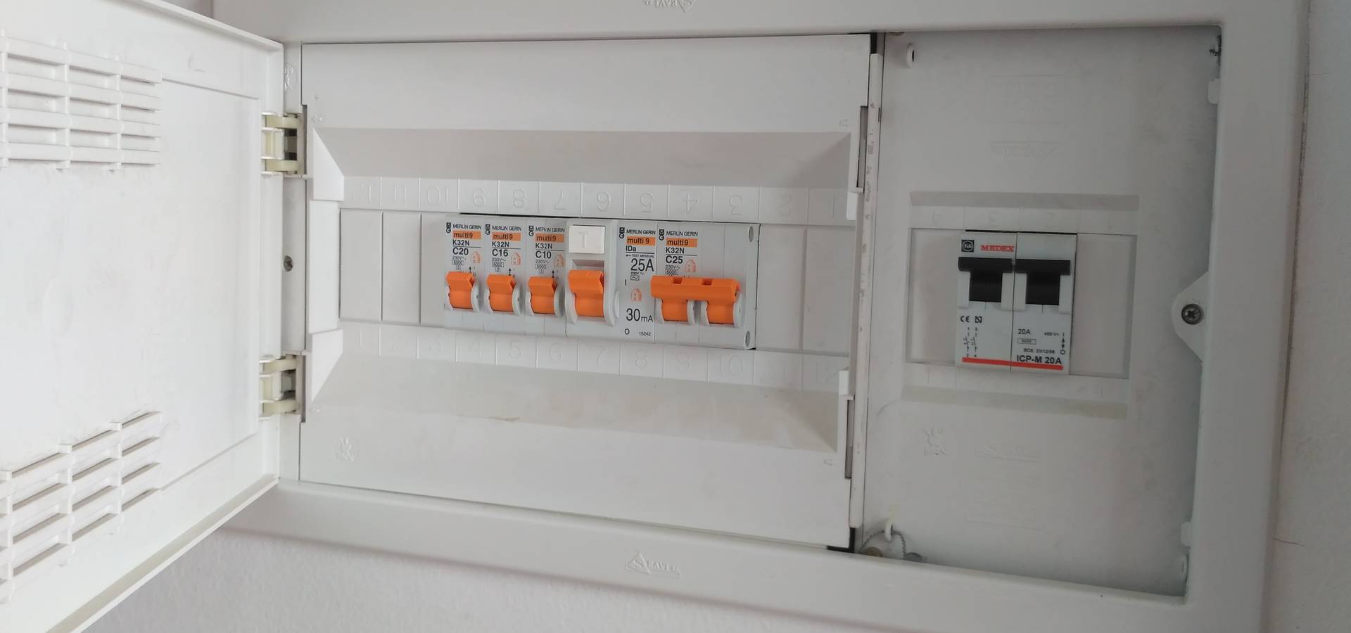 MultiServ. Multiservicios Malaga: Contratistas en Málaga | homify